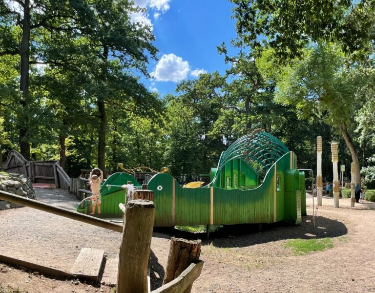 Waldspielpark in Frankfurt - Schwanheim mit Grillplatz und großem ...